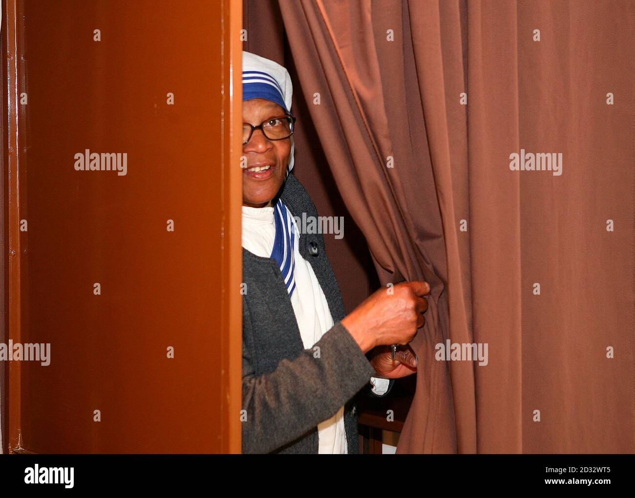 A nun with glasses hi-res stock photography and images - Alamy