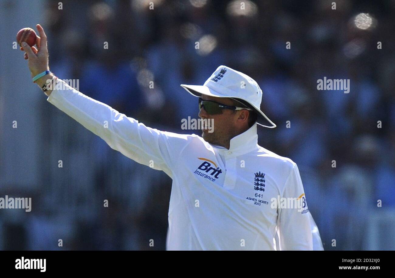 England's Graeme Swann celebrates taking his fifth wicket, Australia's ...