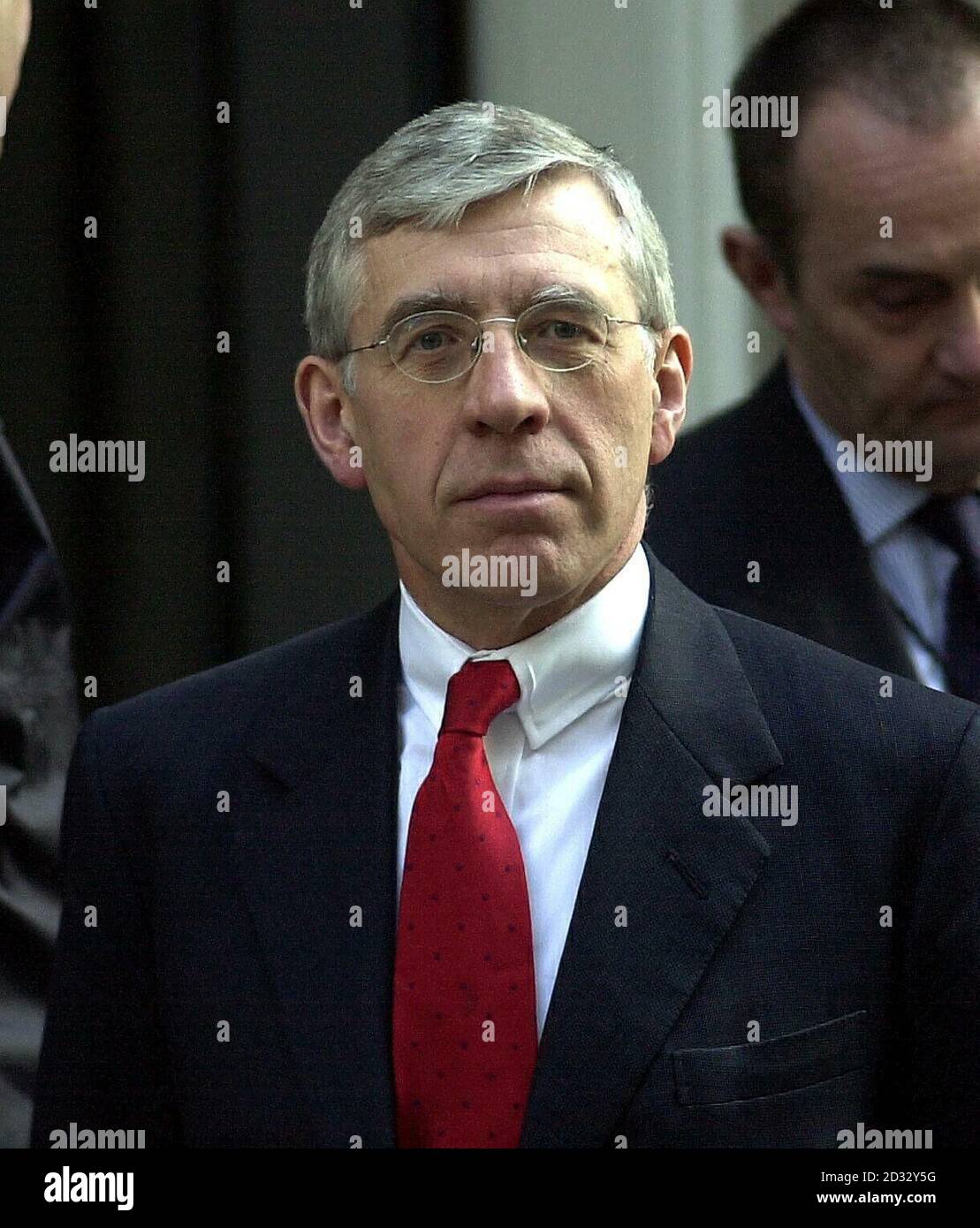 Foreign Secretary Jack Straw leaves no 10 Downing Street after a war ...