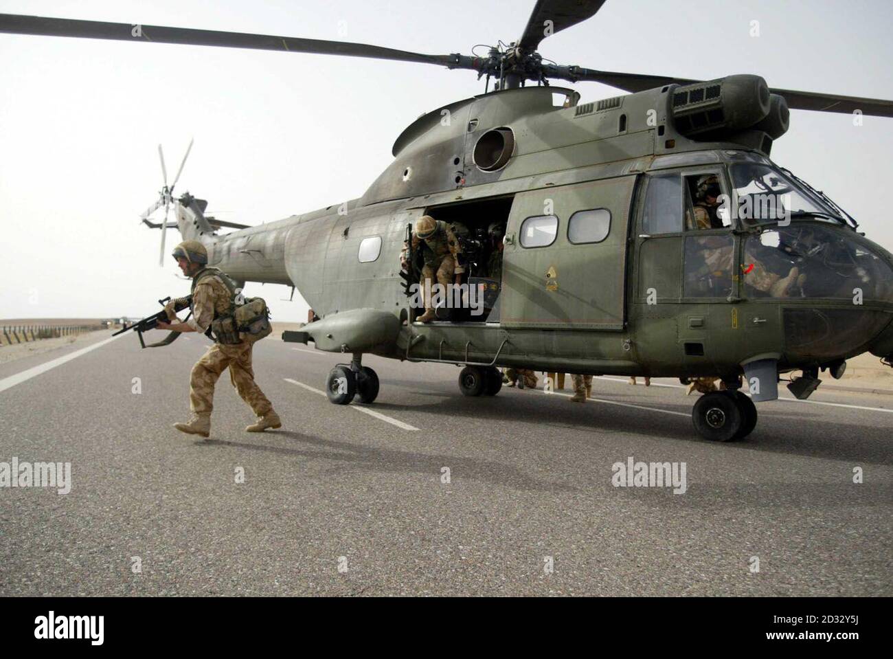 Helicopter from the joint helicopter force and 3 Reg Army Air Corps ...