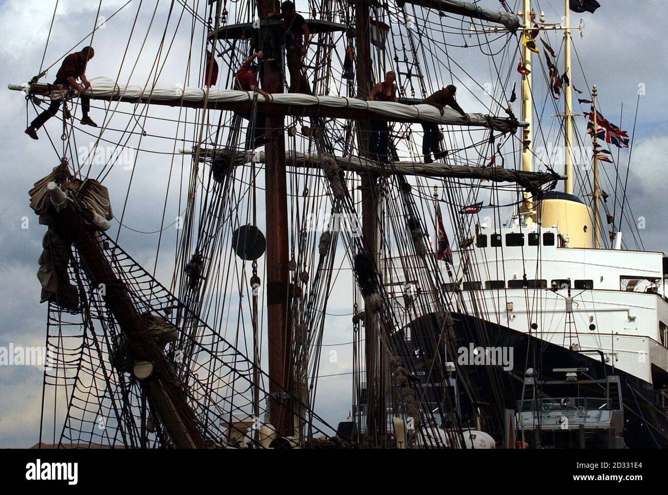 Hundreds of ships hi-res stock photography and images - Alamy