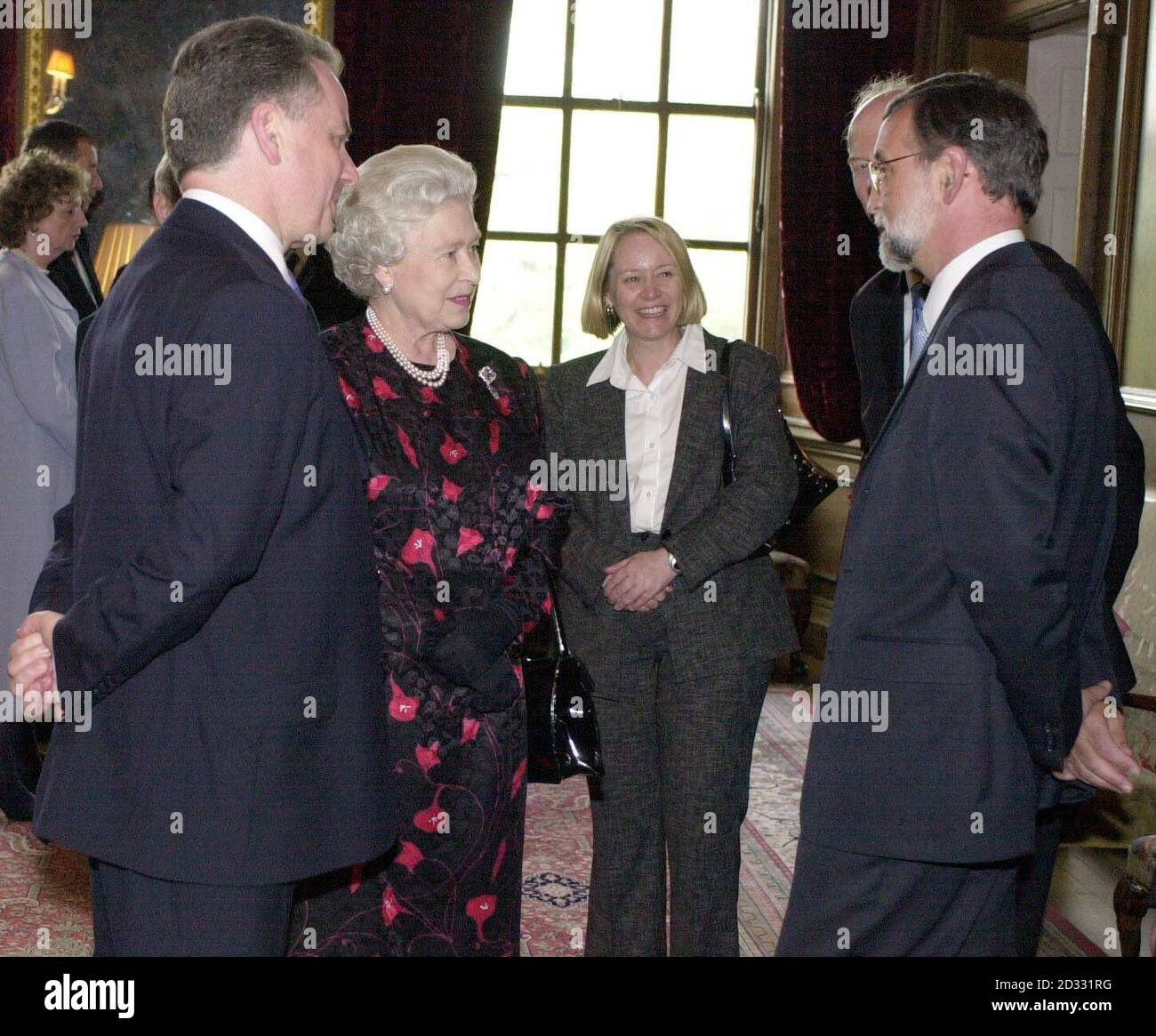 Chats with scotlands education minister peter peacock right hi-res ...