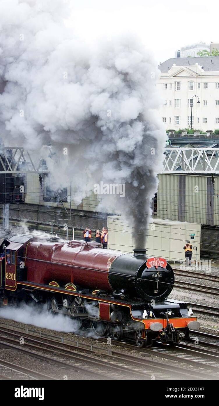Train travel 1930s hi-res stock photography and images - Alamy