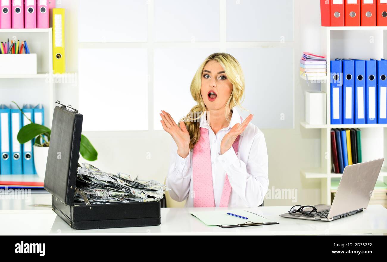 Money inspection hi-res stock photography and images - Alamy