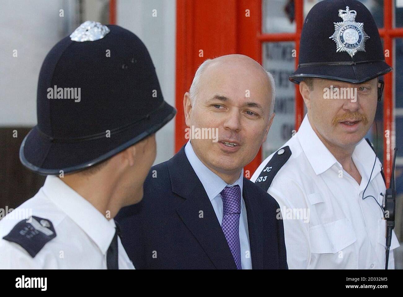 Conservative leader Iain Duncan Smith joins Sgt Stephen Calcott (left ...