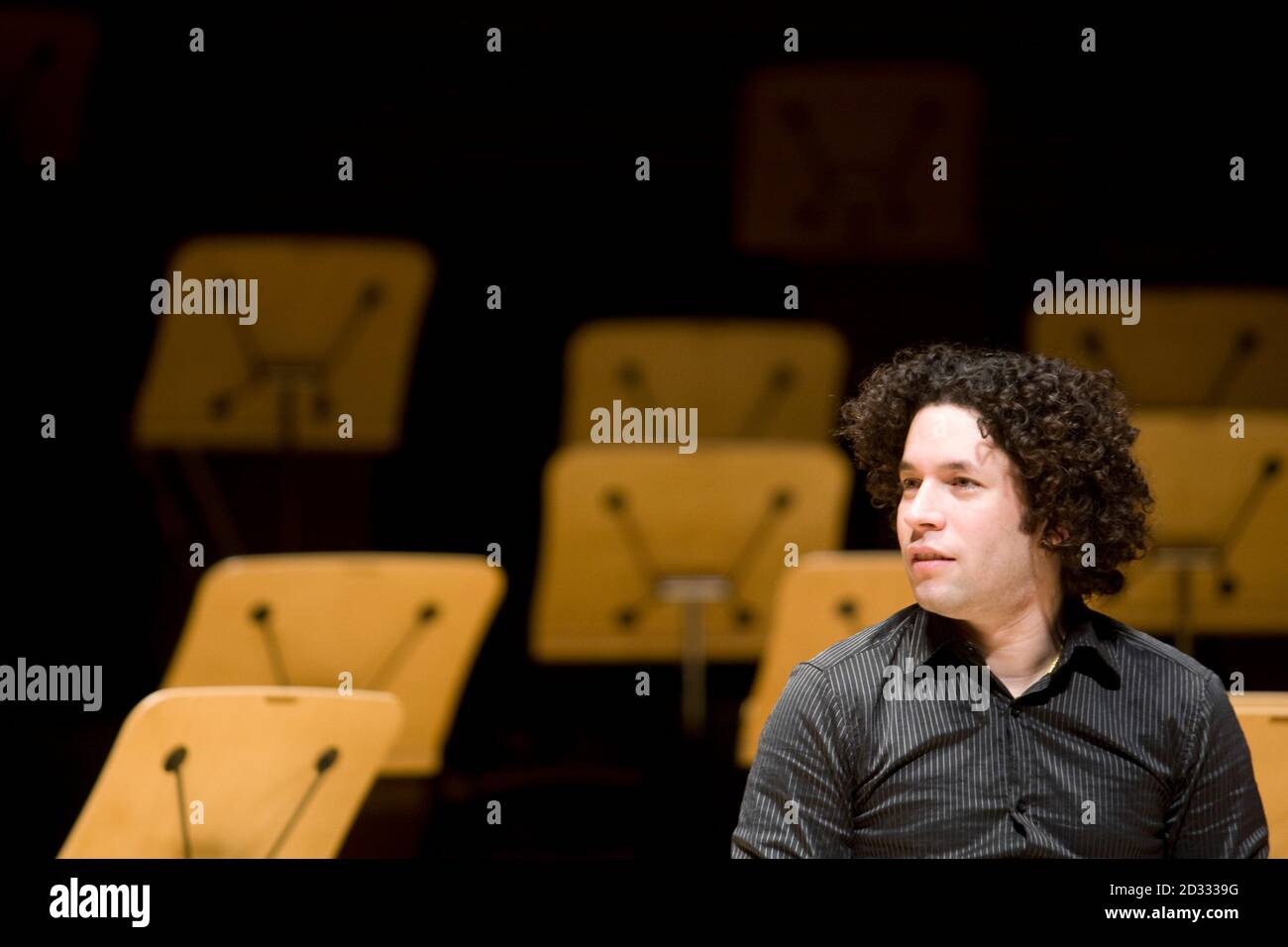 Gustavo dudamel conducting hi-res stock photography and images - Alamy
