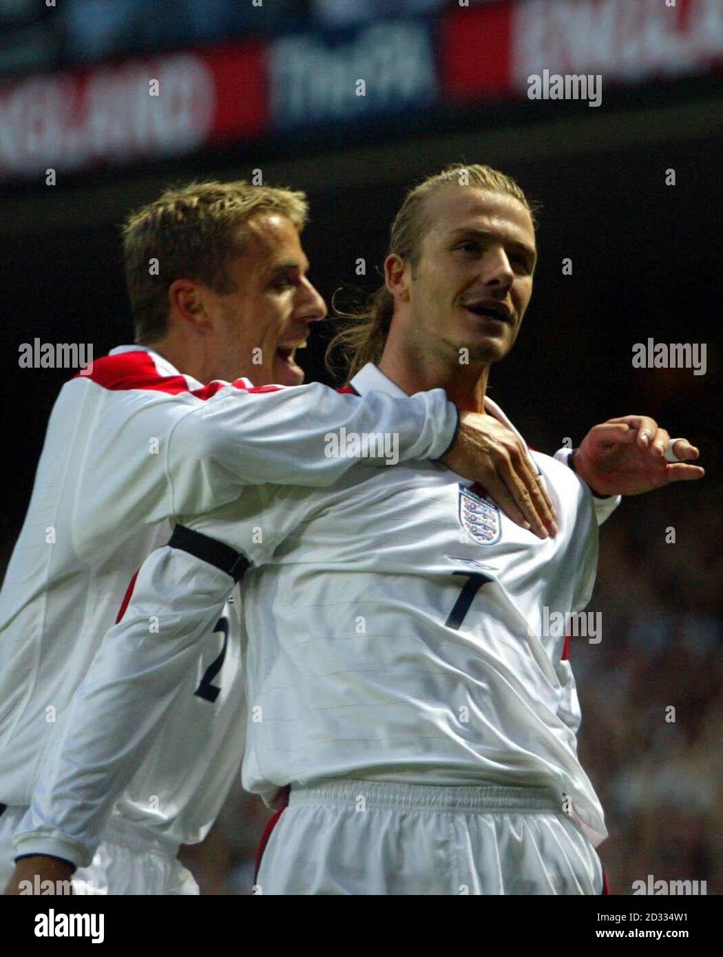 David beckham free kick england hi-res stock photography and images - Alamy
