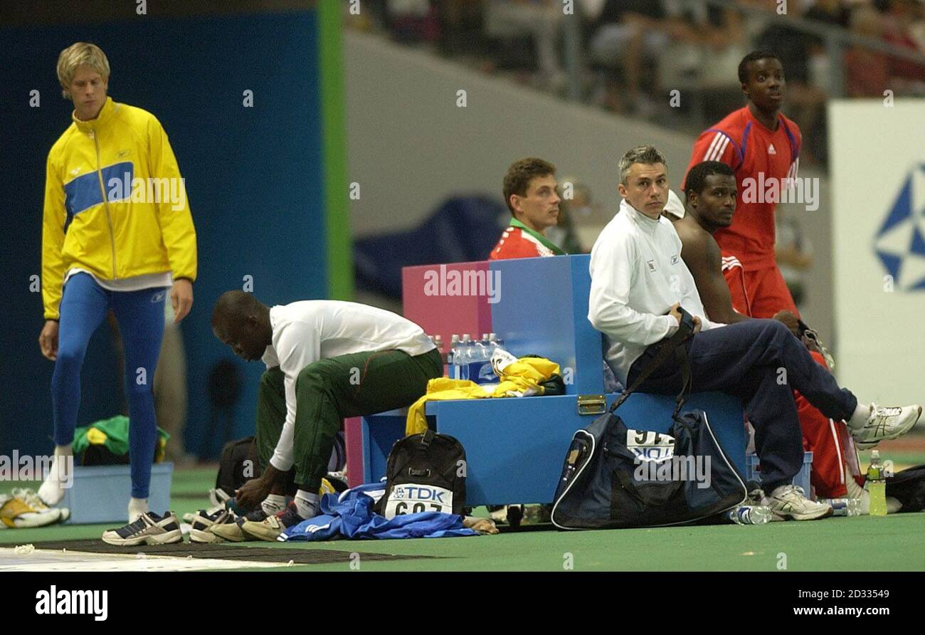 British Athlete Jonathan Edwards waits to compete in the triple jump at ...