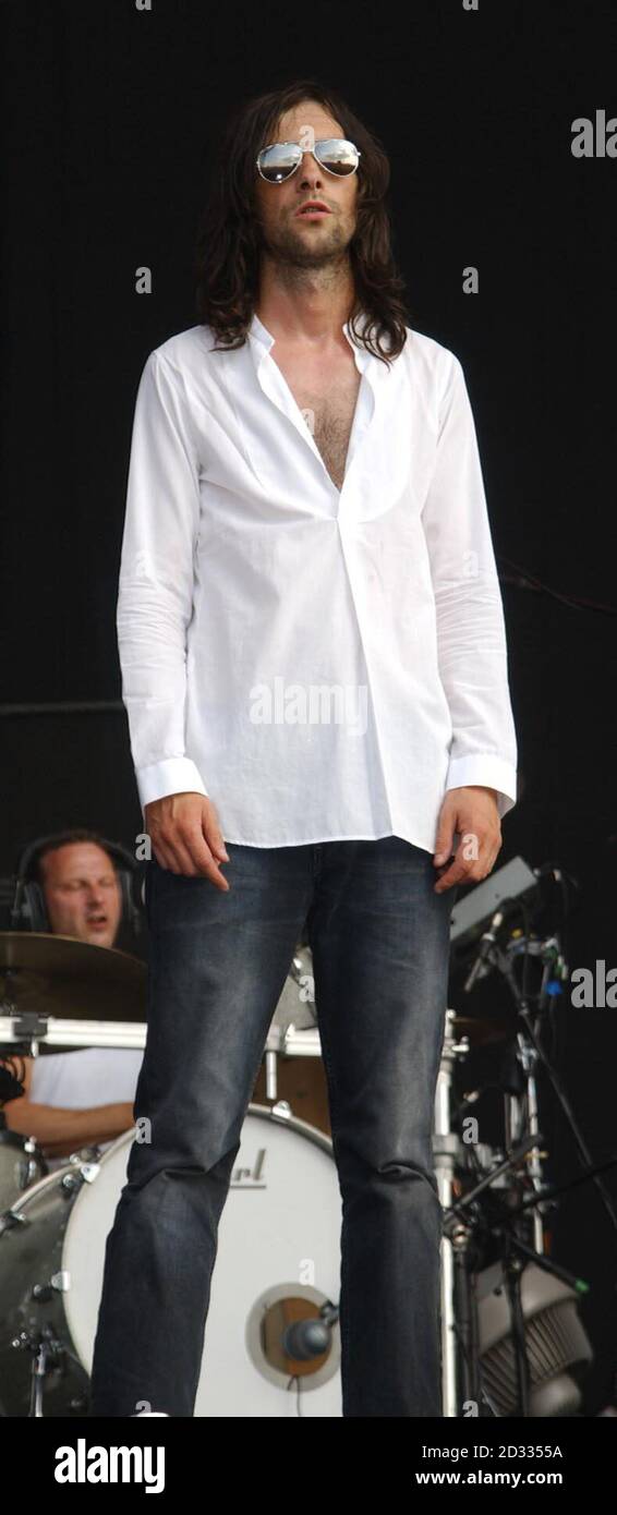Bobby from Primal Scream performs at the Carling Reading Festival in ...