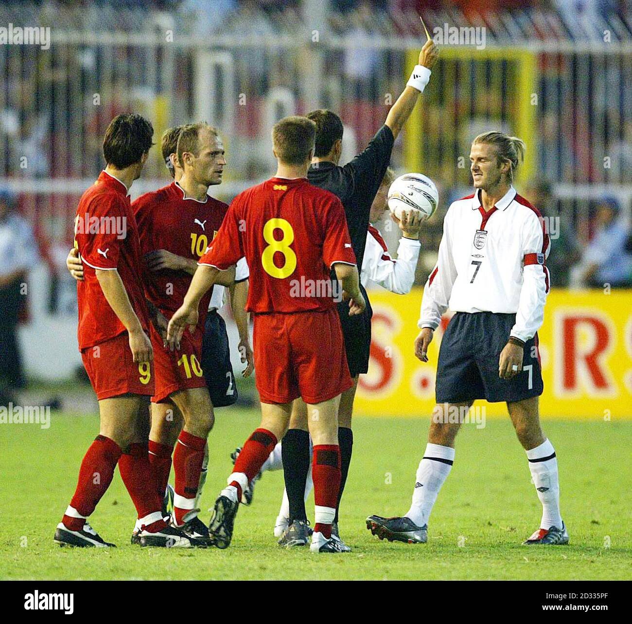Sport football yellow card david beckham hi-res stock photography and ...
