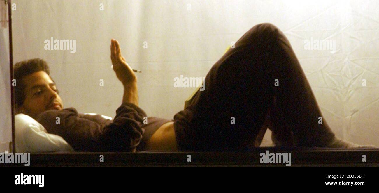 David blaine box hi-res stock photography and images - Alamy