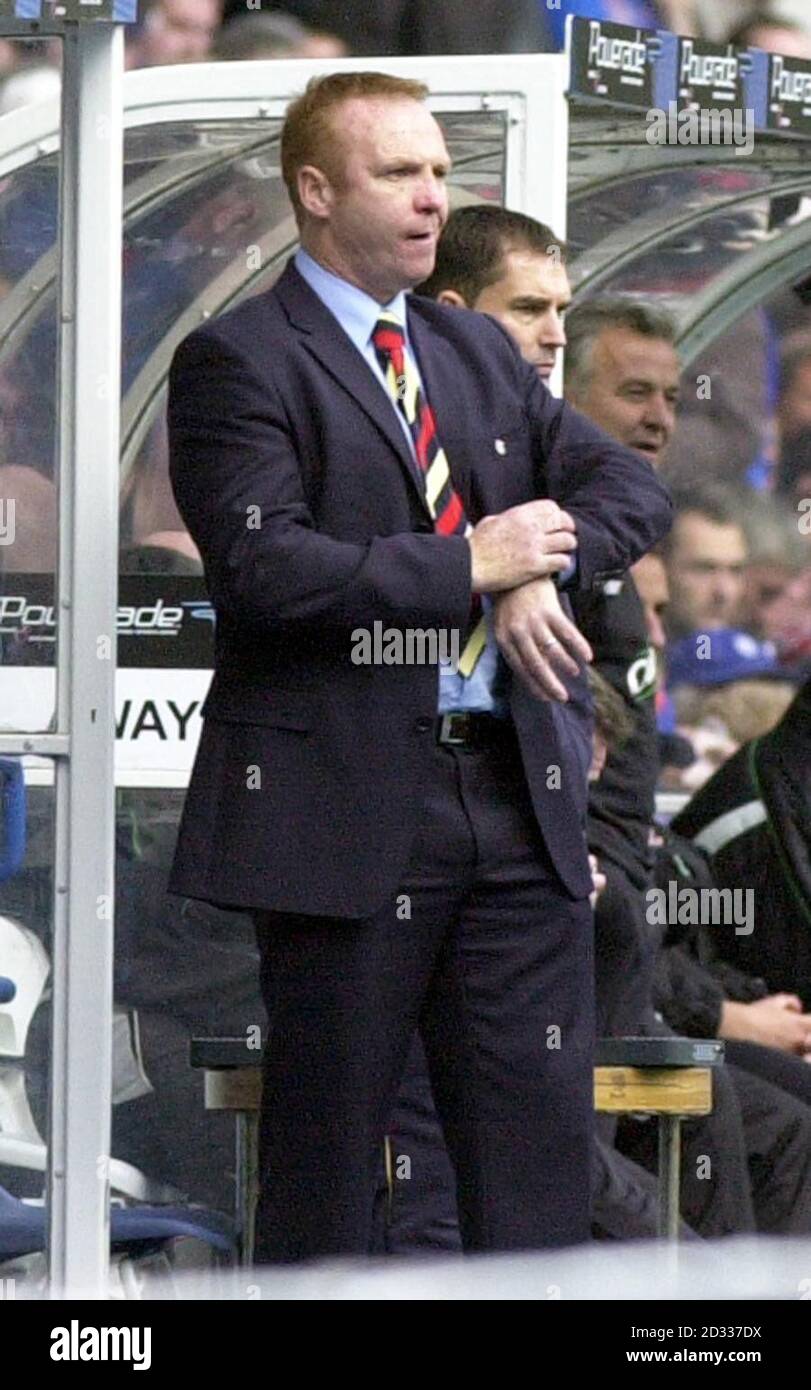 EDITORIAL USE ONLY: Rangers manager Alex Mcleish during their Bank of ...