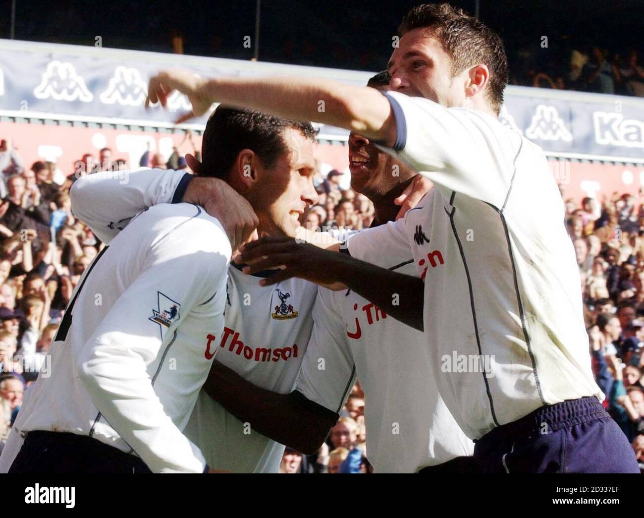 Sport football celebrating tophams061003 gustavo poyet hi-res stock ...