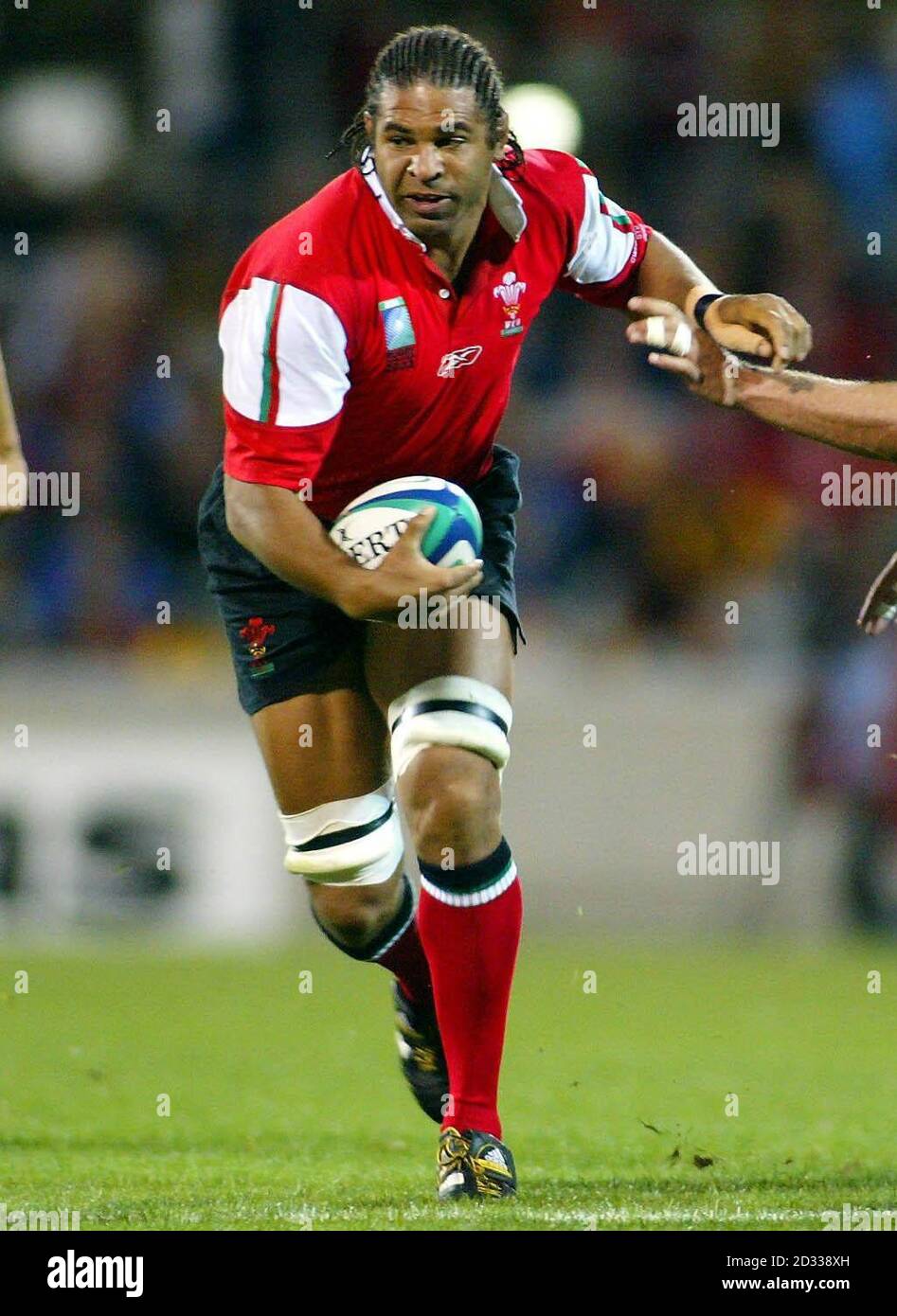 Sport rugby union rwc2003 action colin charvis hi-res stock photography ...