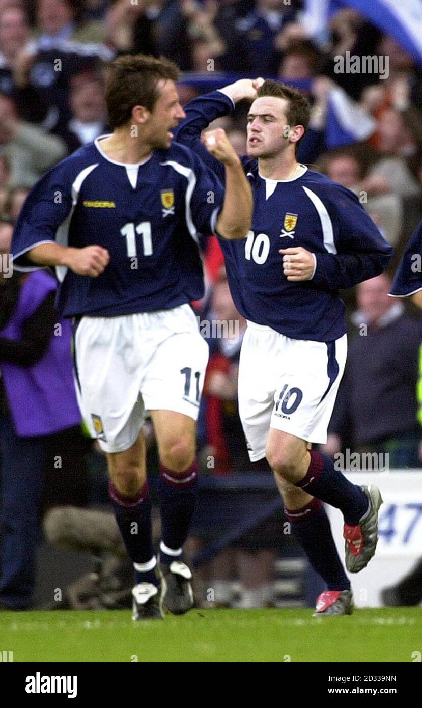 Left right scotlands james mcfadden hi-res stock photography and images ...