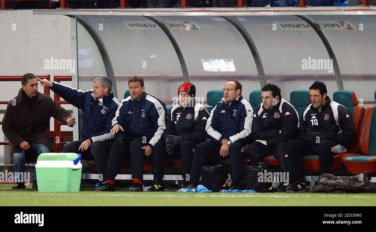 Welsh football manager mark hughes hi-res stock photography and images ...