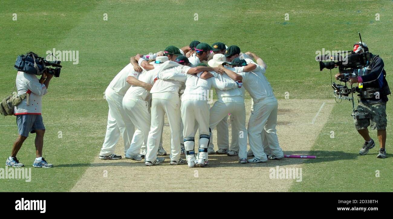 Australia celebrate winning the Fifth Test at the Sydney cricket Ground ...
