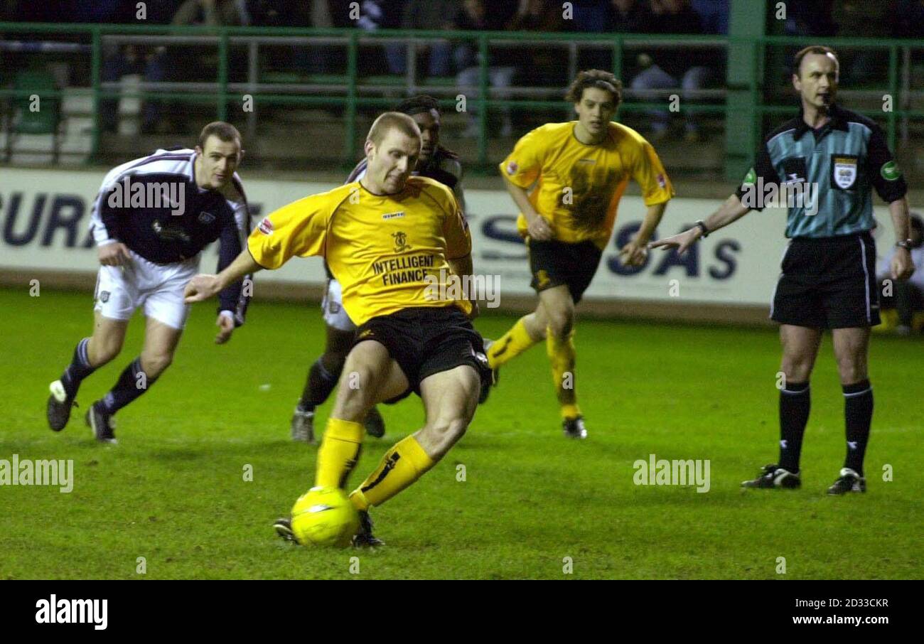 Football action derek lilley hi-res stock photography and images - Alamy