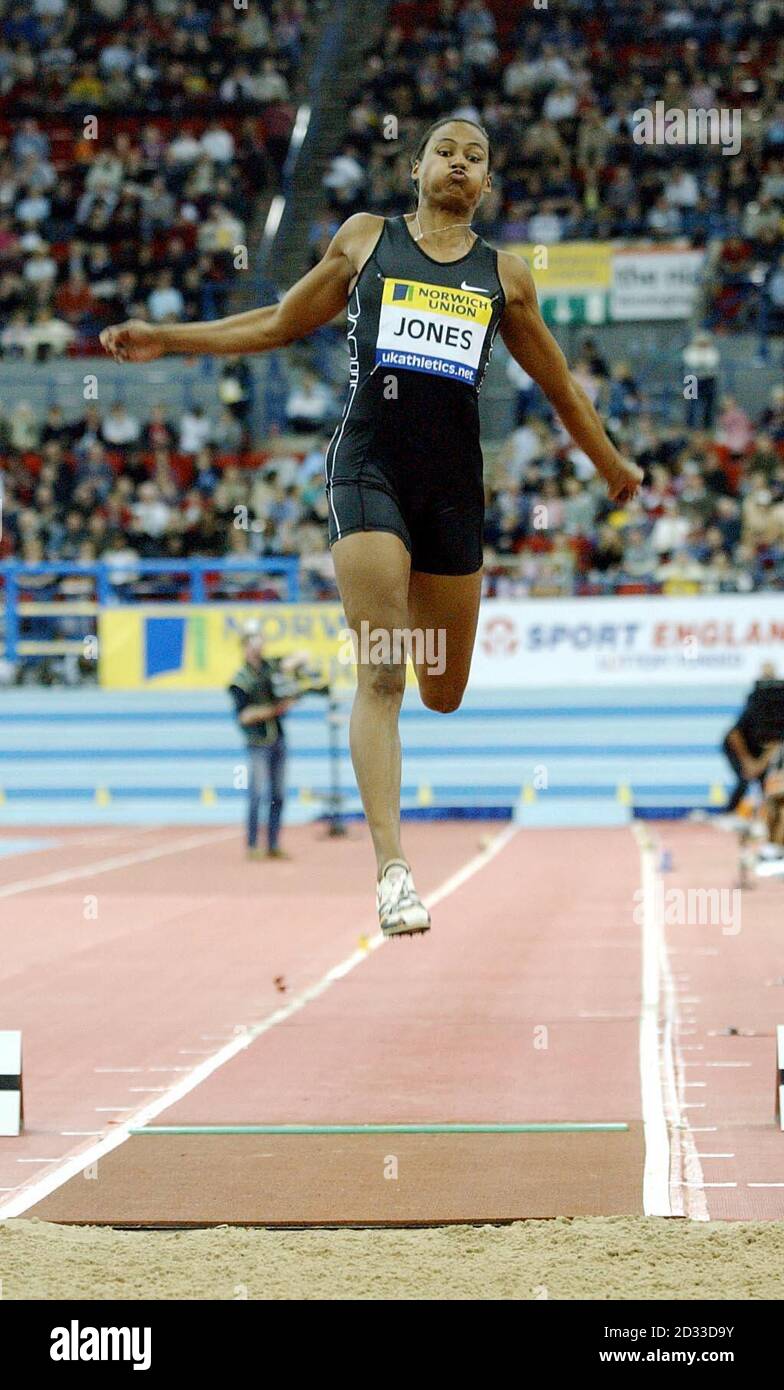 USA's Marion Jones wins the women's long jump during Norwich Union ...
