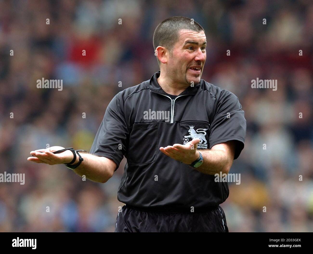 Jeff winter referee hi-res stock photography and images - Alamy