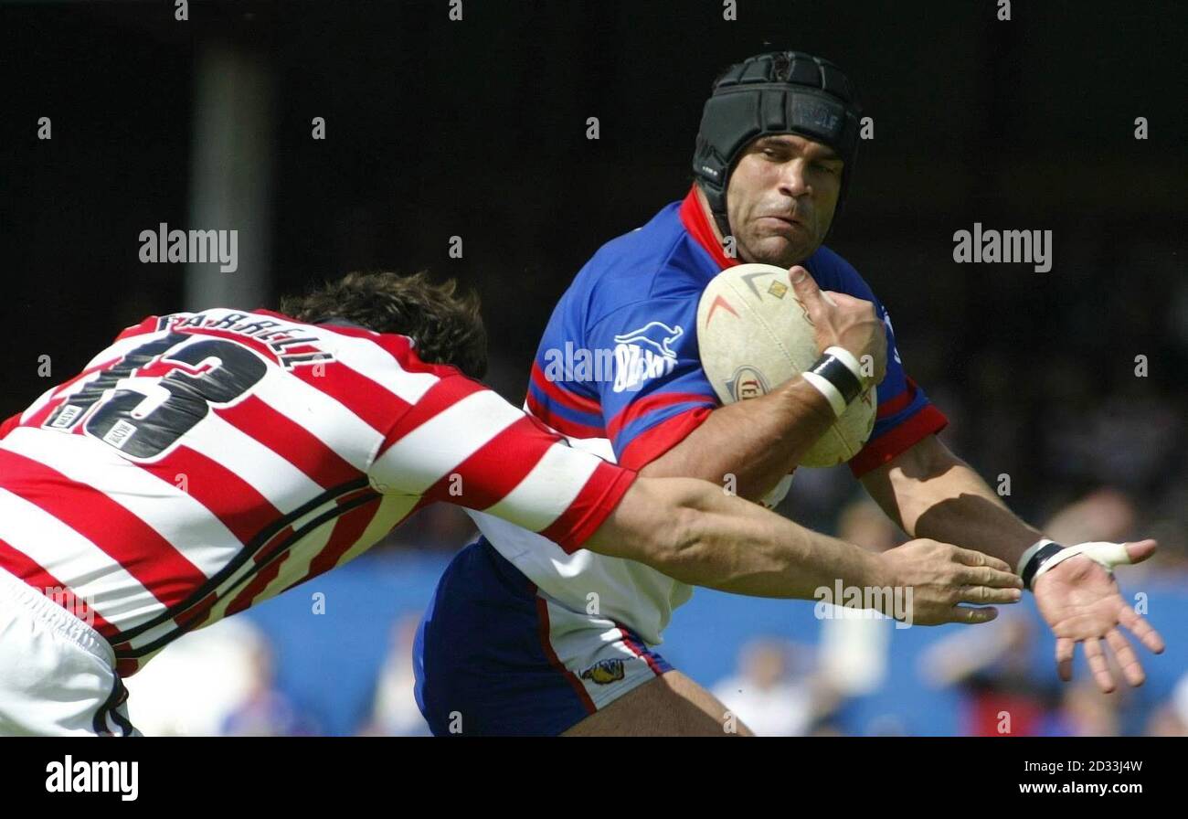 Wakefield's Sid Domic gets past Wigan's Andrew Farrell during their ...