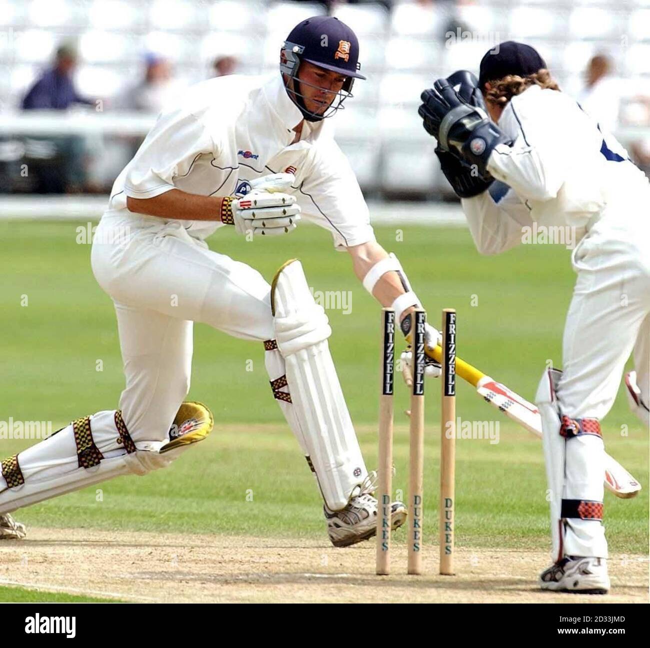 Yorkshire wicketkeeper simon guy hi-res stock photography and images ...
