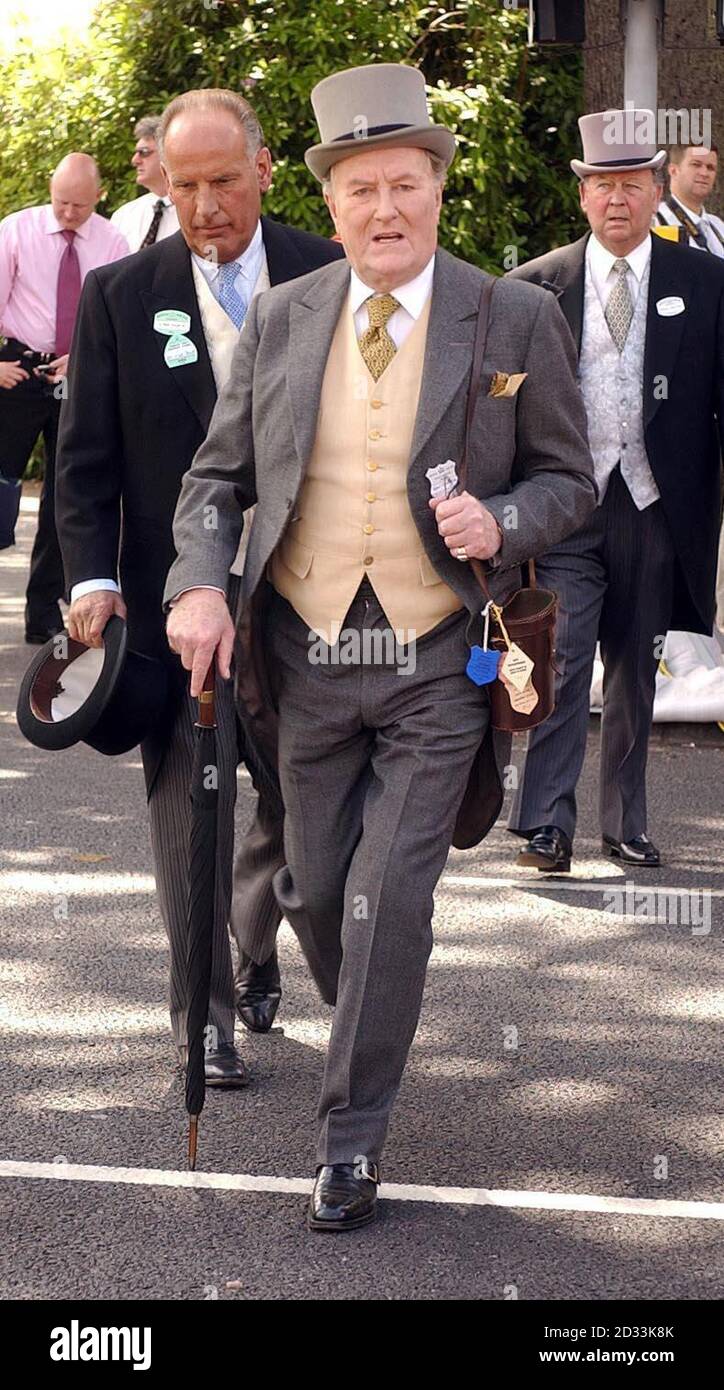 Actor Robert Hardy arrives for the start of the second days racing, at ...
