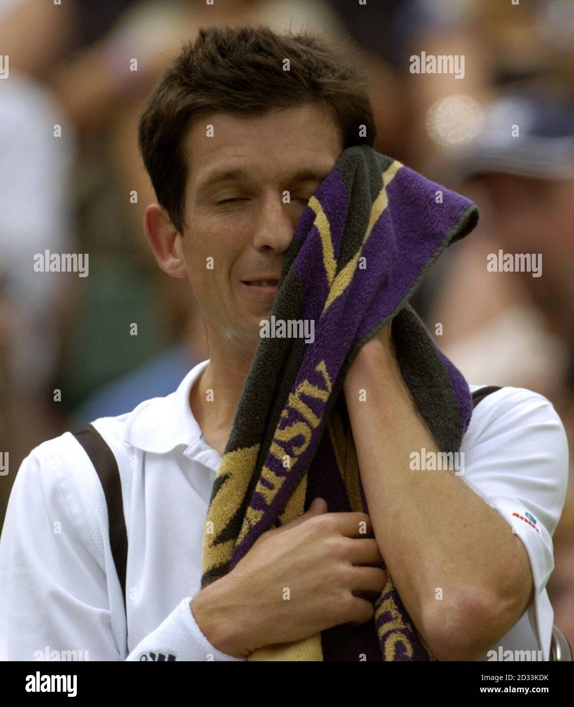 Great Britain's Tim Henman towels his face after losing the first set 6 ...
