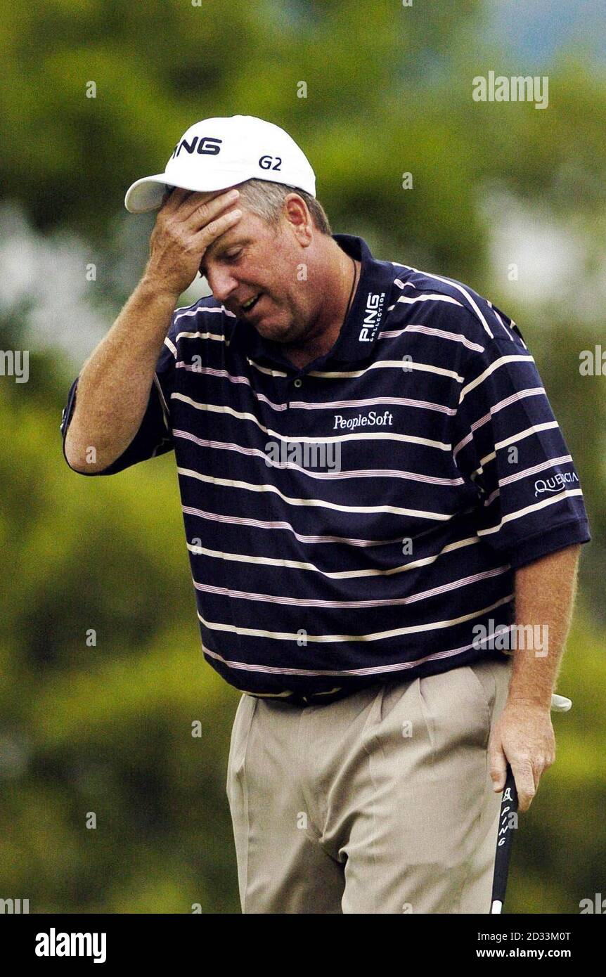 USA's Mark Calcavecchia on the seventeenth green during the second ...