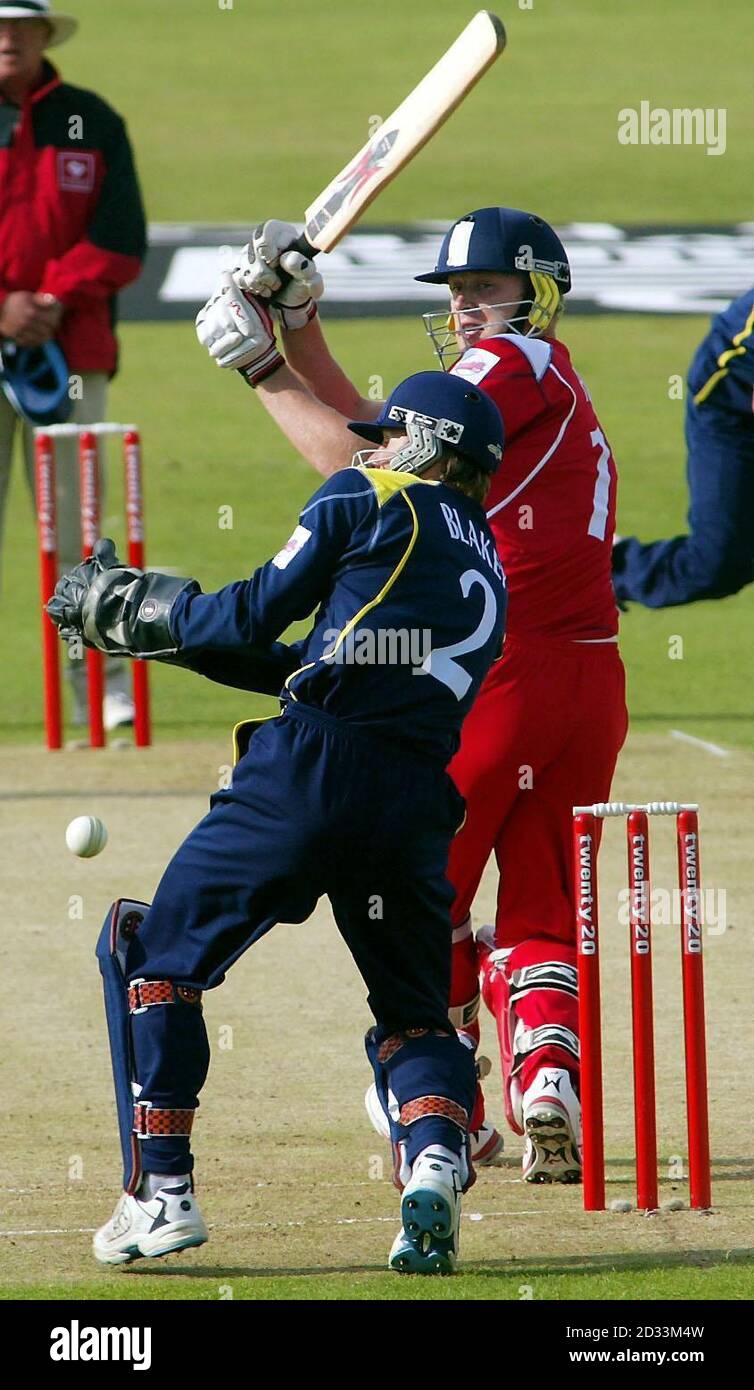 Wicketkeeper richard blakey hi-res stock photography and images - Alamy