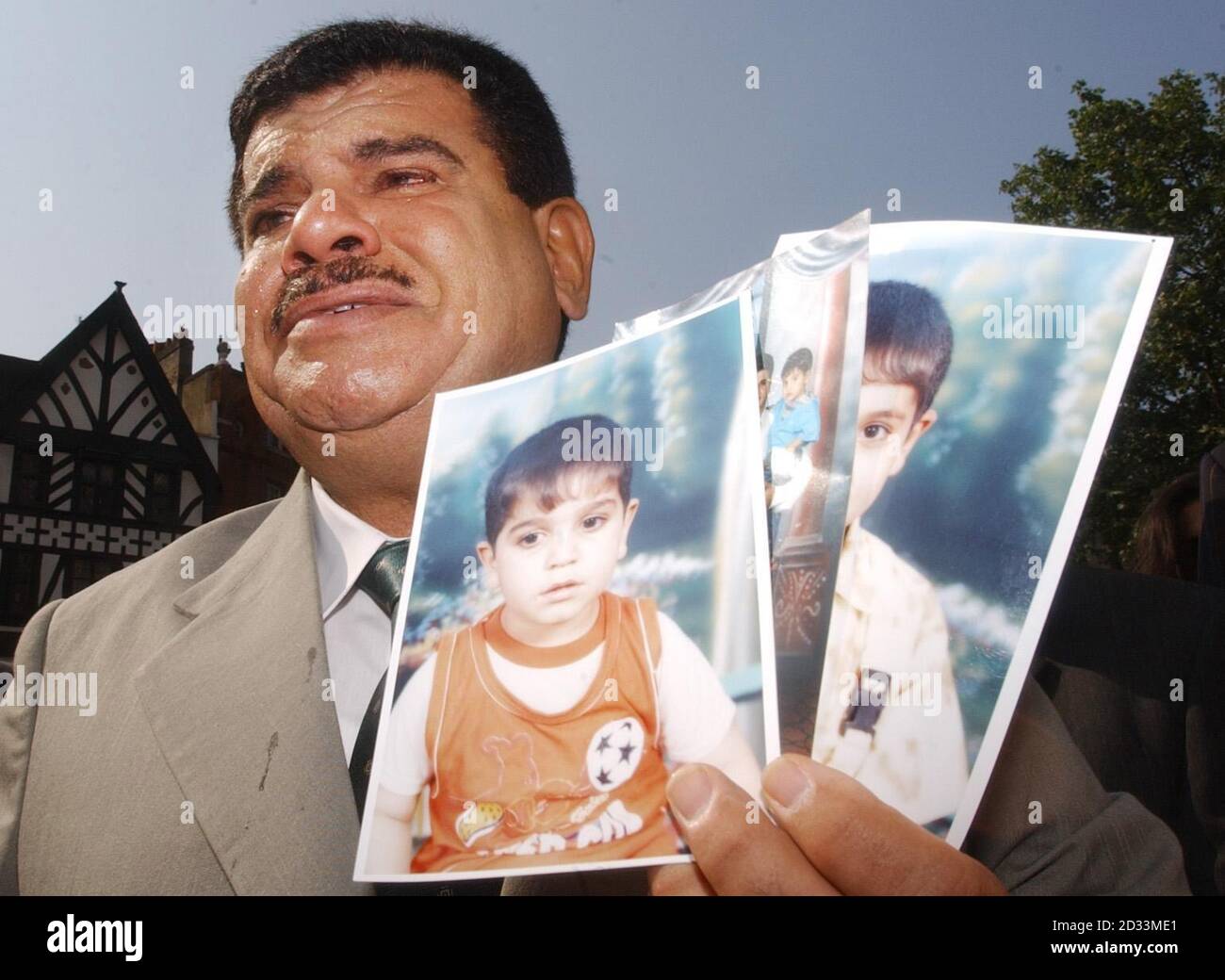 Soldiers head in hands hi-res stock photography and images - Alamy