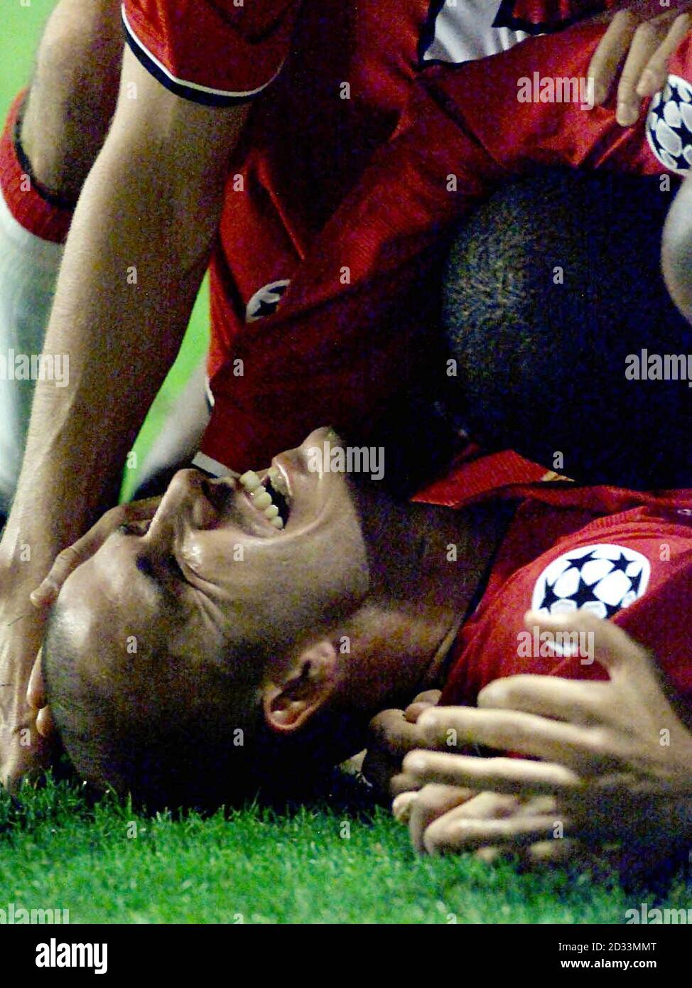 Manchester uniteds david beckham celebrates his winning goal hi-res ...