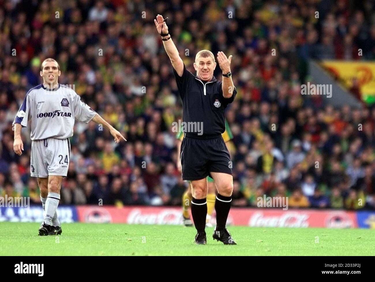 Paul Durkin Referee High Resolution Stock Photography and Images - Alamy
