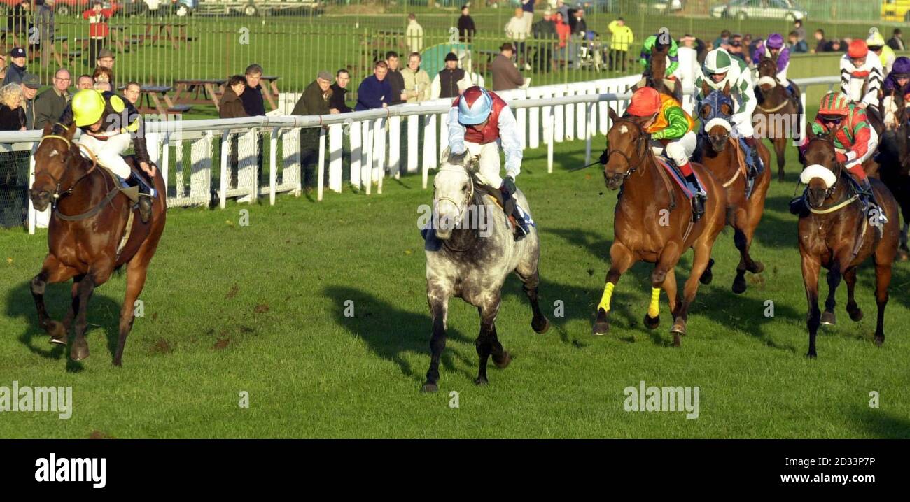 Bond Boy with jockey Paul Eddery (left) beats Goretski and jockey ...