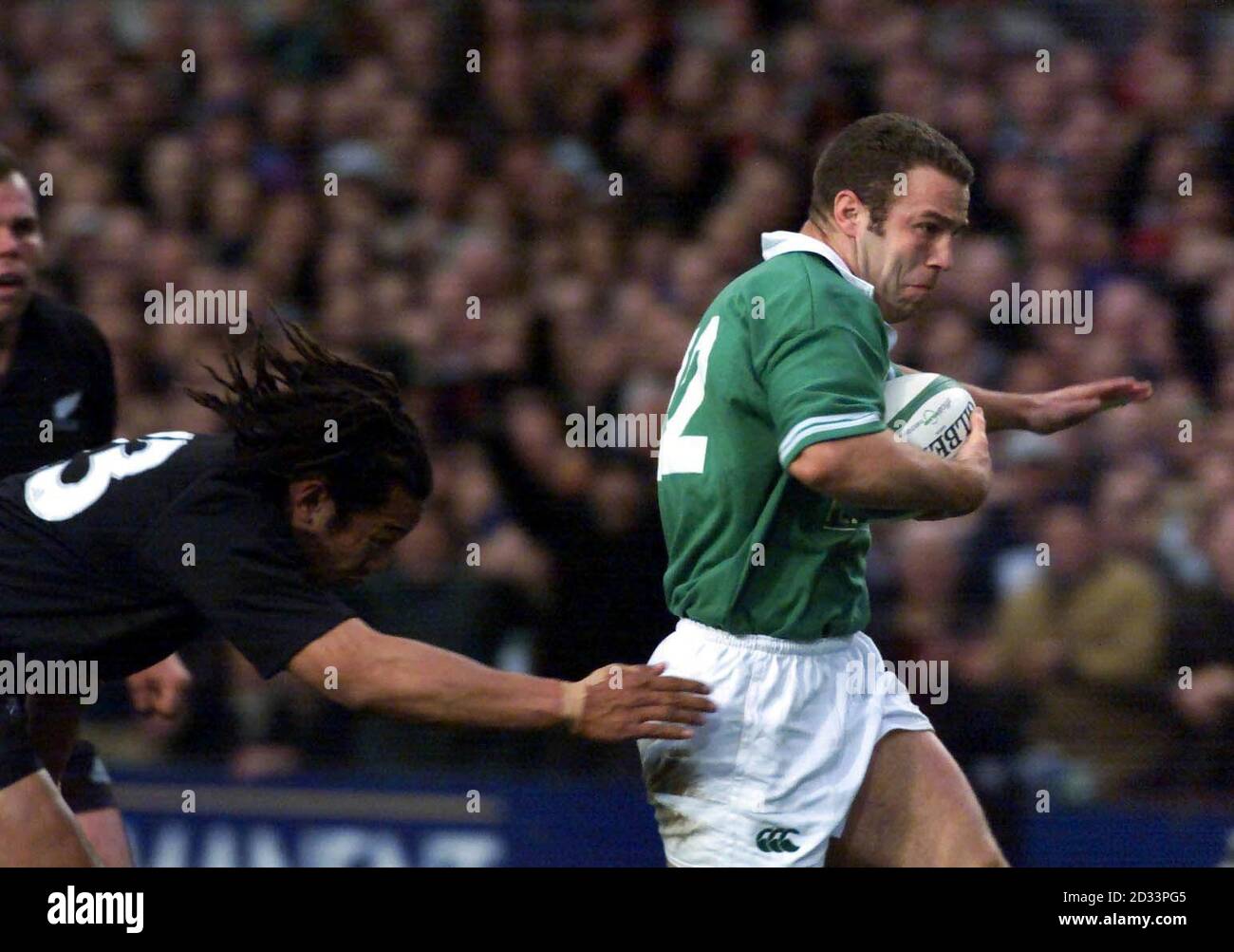 Ireland's Kevin Maggs shakes off Tana Umaga during the International ...