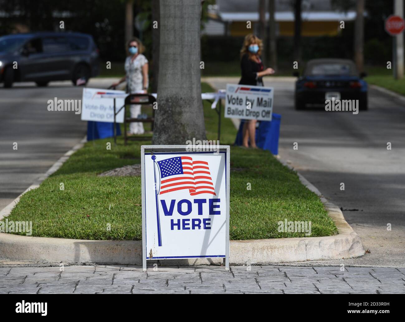 Palm Beach, FL, USA. 06th Oct, 2020. Voters seen dropping off their ...