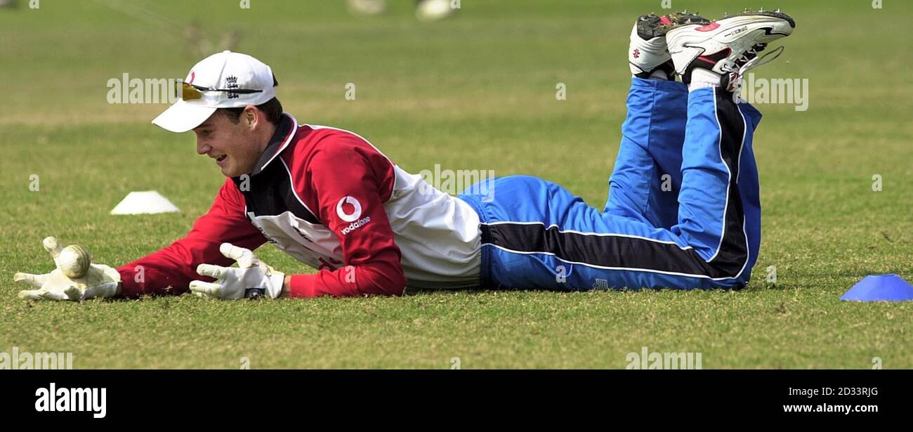Cricket catching practice hi-res stock photography and images - Alamy