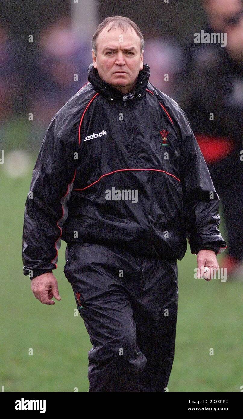 Wales head coach graham henry watches training sophia gardens hi-res ...