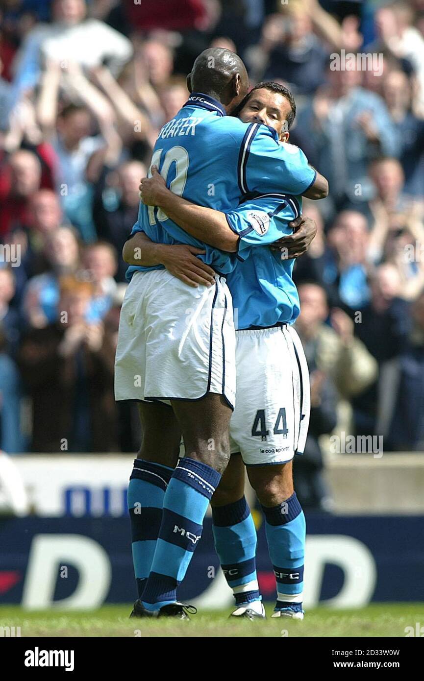 Manchester City's Shaun Goater (left) celebrates scoring his goal ...