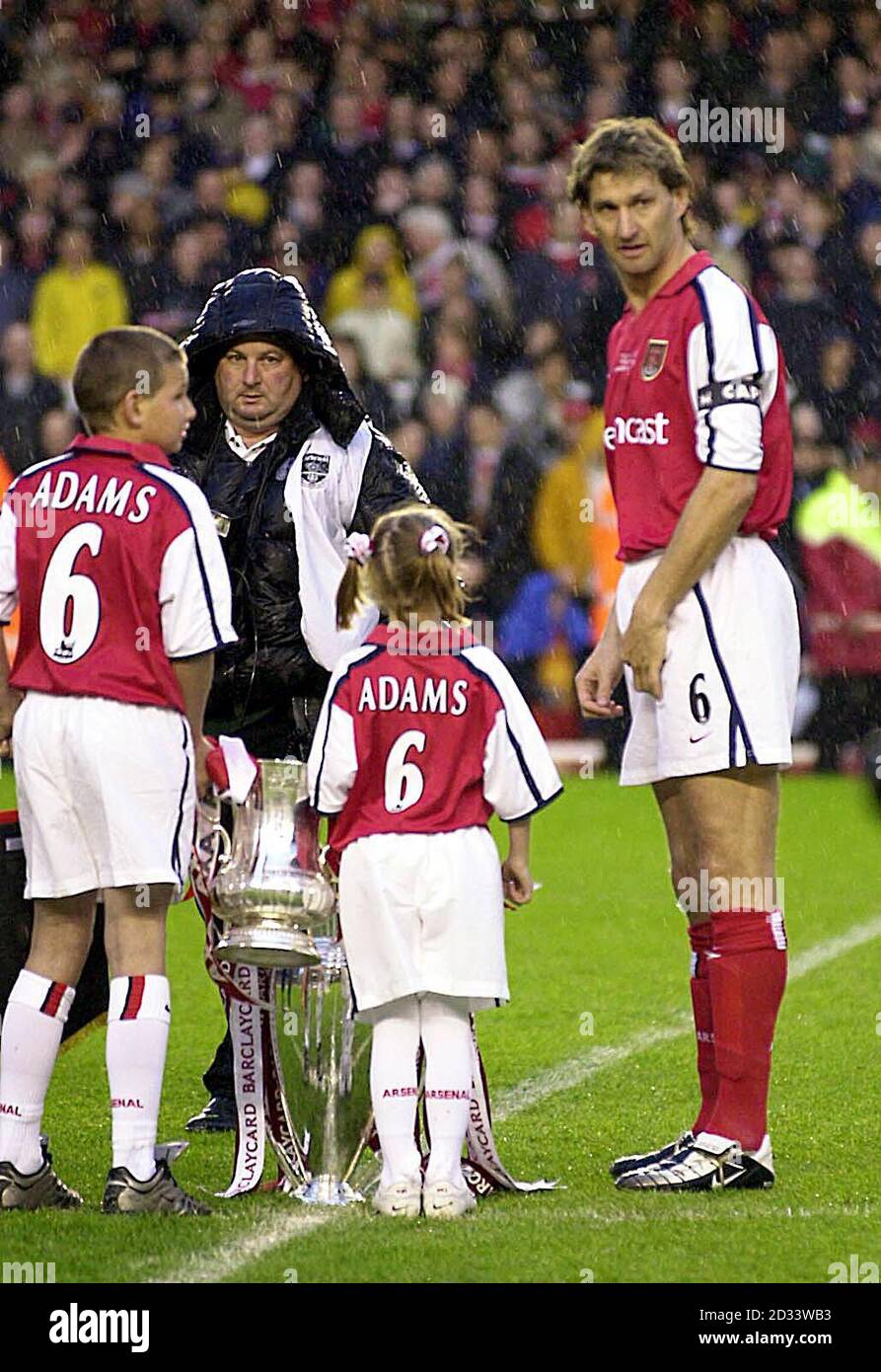 Arsenals tony adams two children hi-res stock photography and images ...