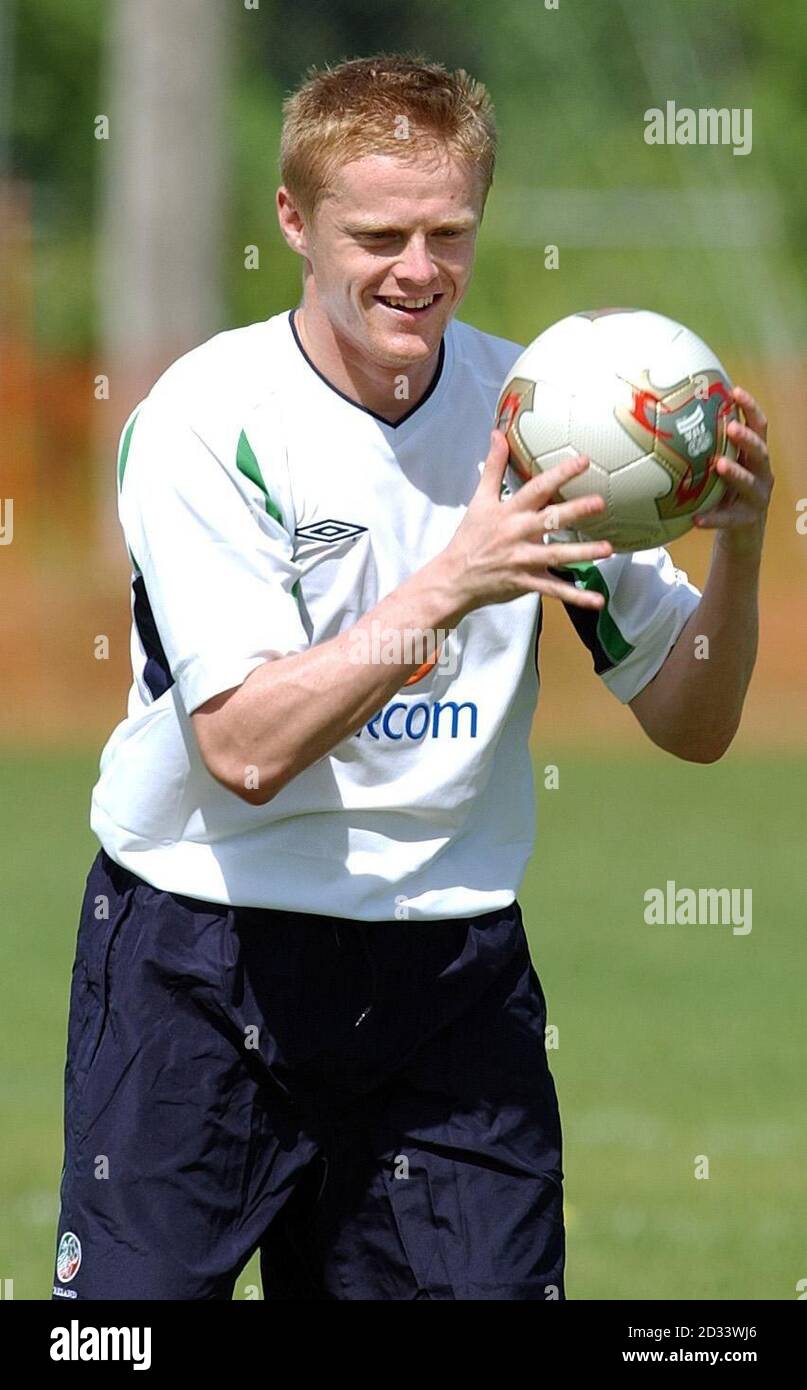 Republic of irelands damien duff hi-res stock photography and images ...