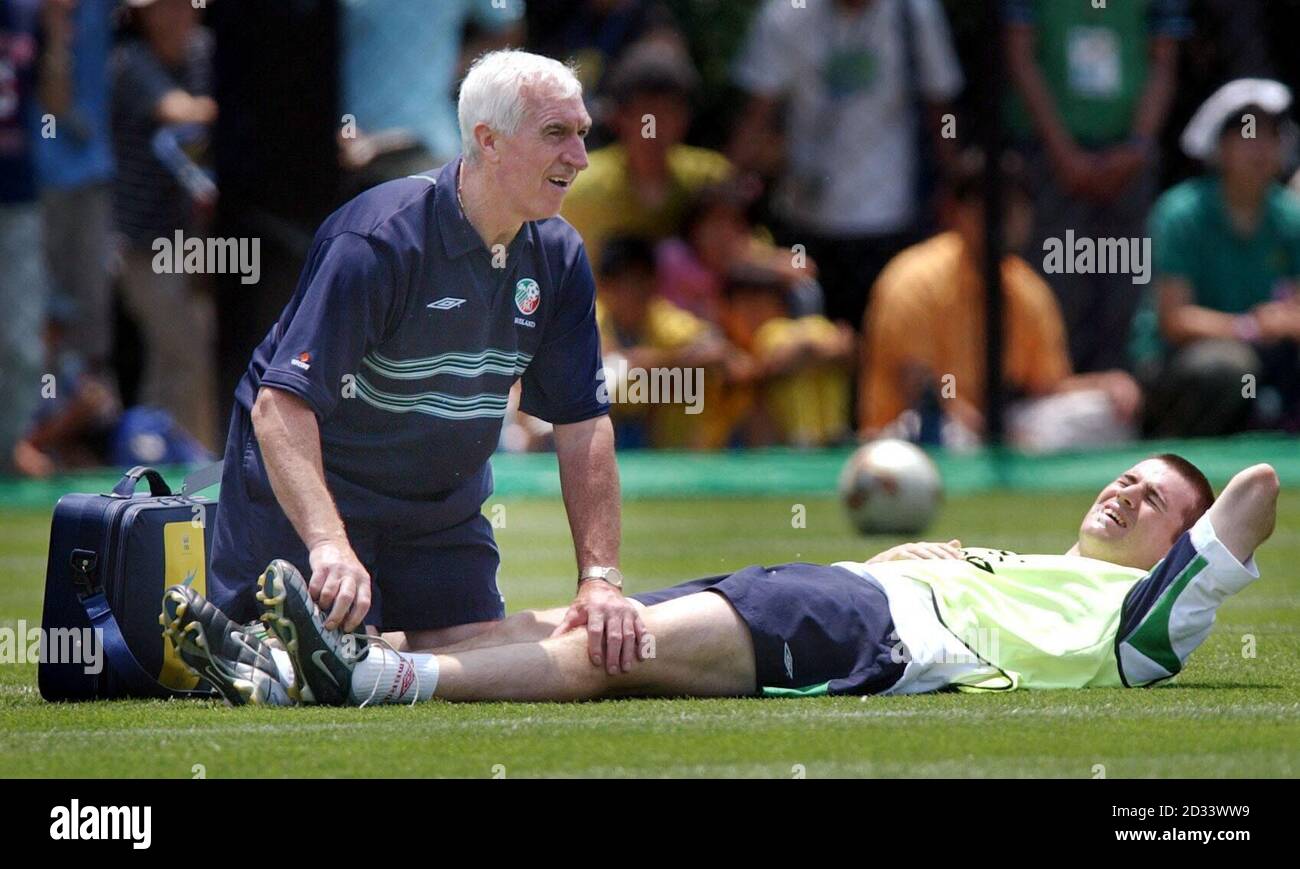 Ireland physio mick byrne game hi-res stock photography and images - Alamy