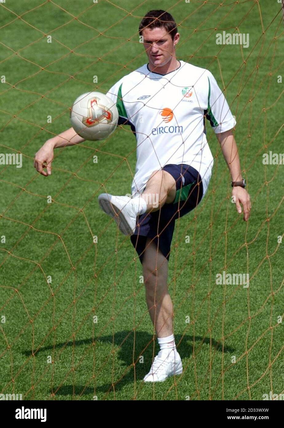 Full length robbie keane hi-res stock photography and images - Alamy