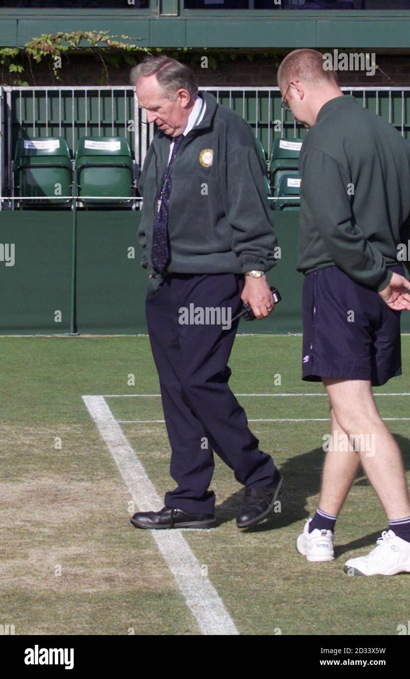 Head groundsman at wimbledon eddie seaward hi-res stock photography and ...