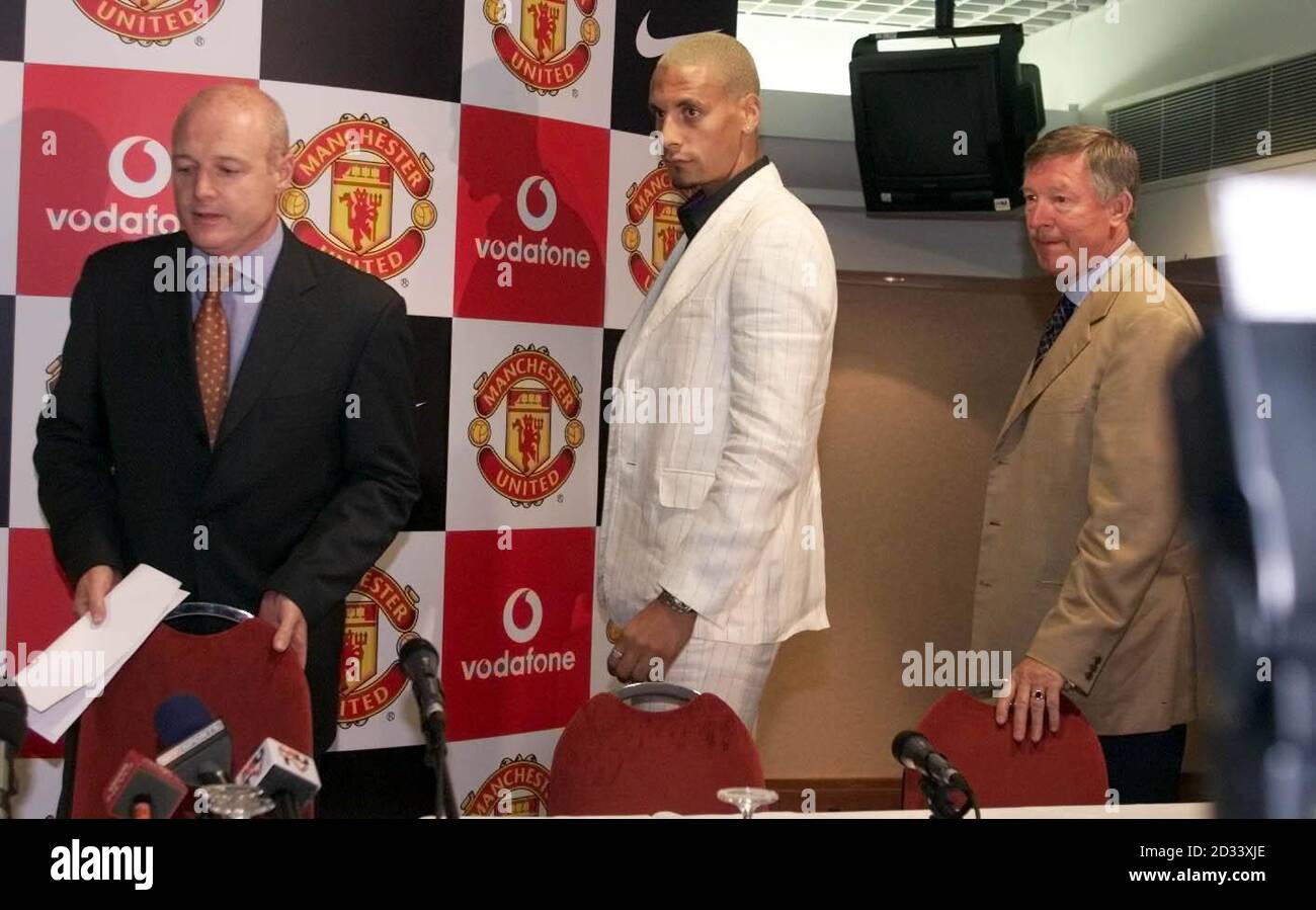 Manchester United's new signing Rio Ferdinard stands with club Chief ...