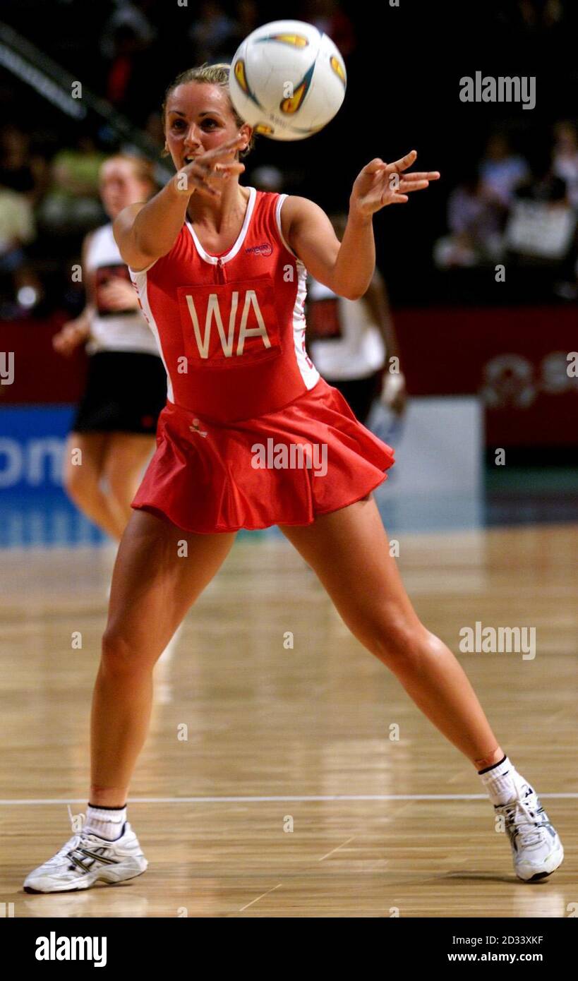 England's Tracey Neville, sister of Manchester United & England ...