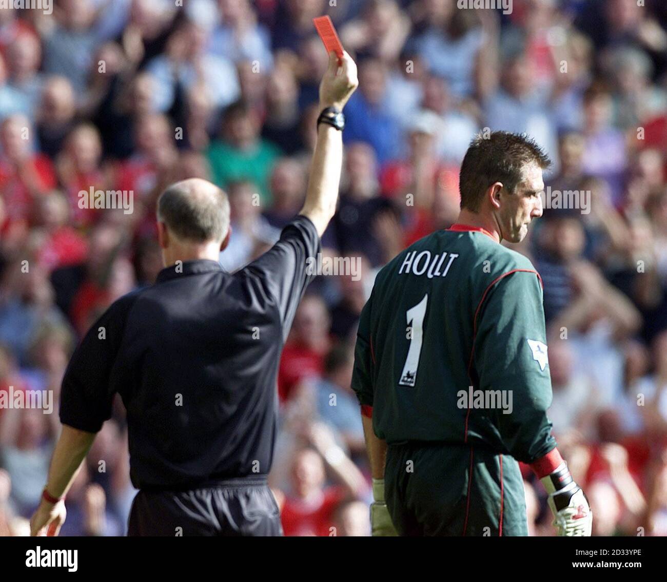 Sending off red card football hi-res stock photography and images - Alamy