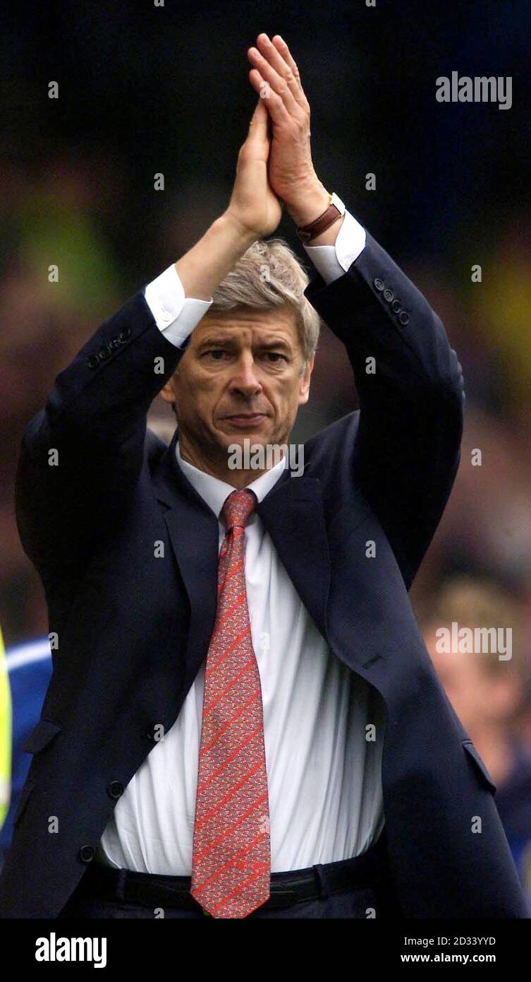 Sport football manager clapping celebrating hi-res stock photography ...