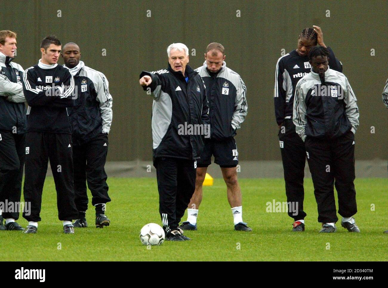 Newcastle United's manager, Sir Bobby Robson (centre) returns back to ...
