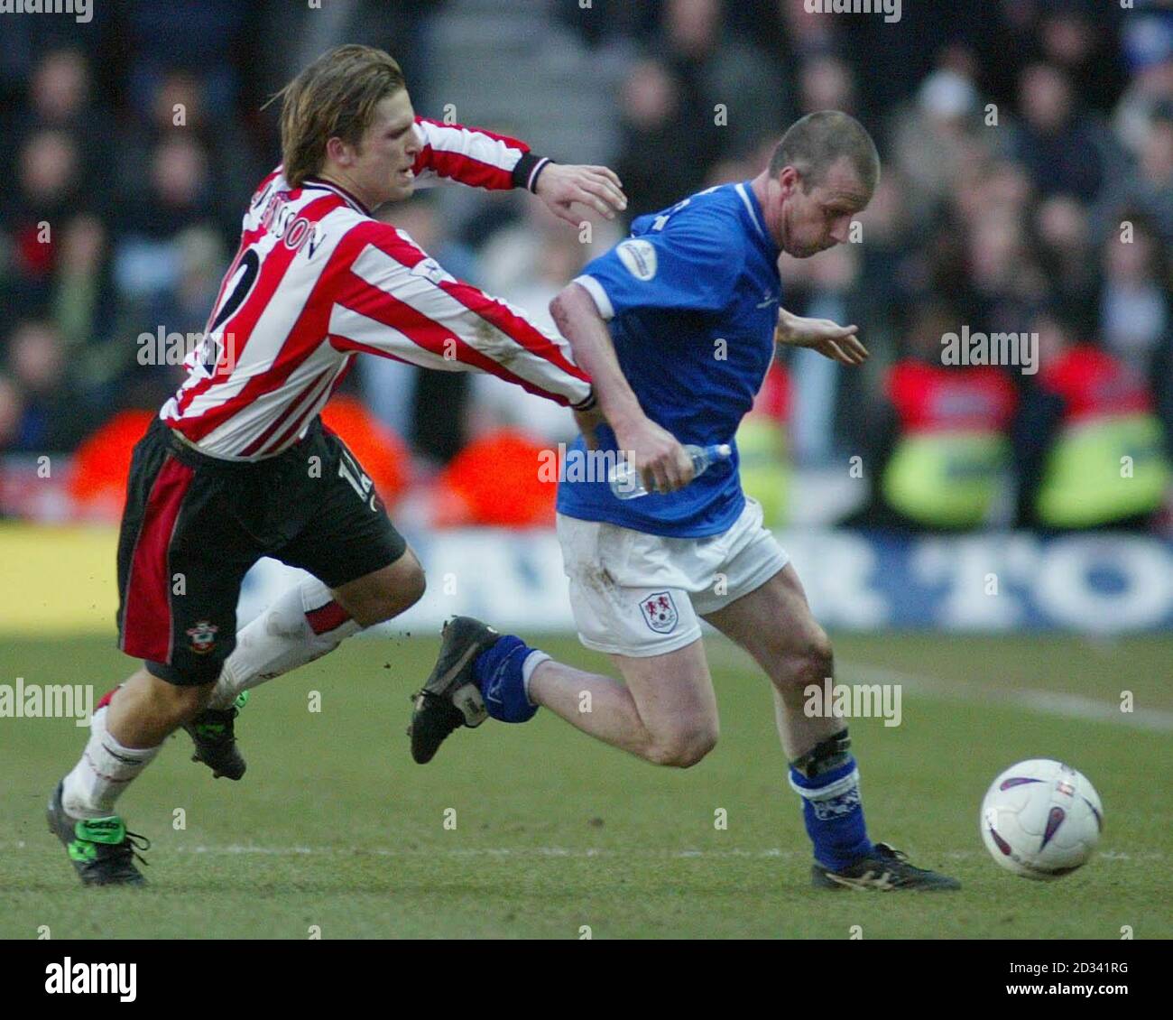 Round water feature hi-res stock photography and images - Alamy